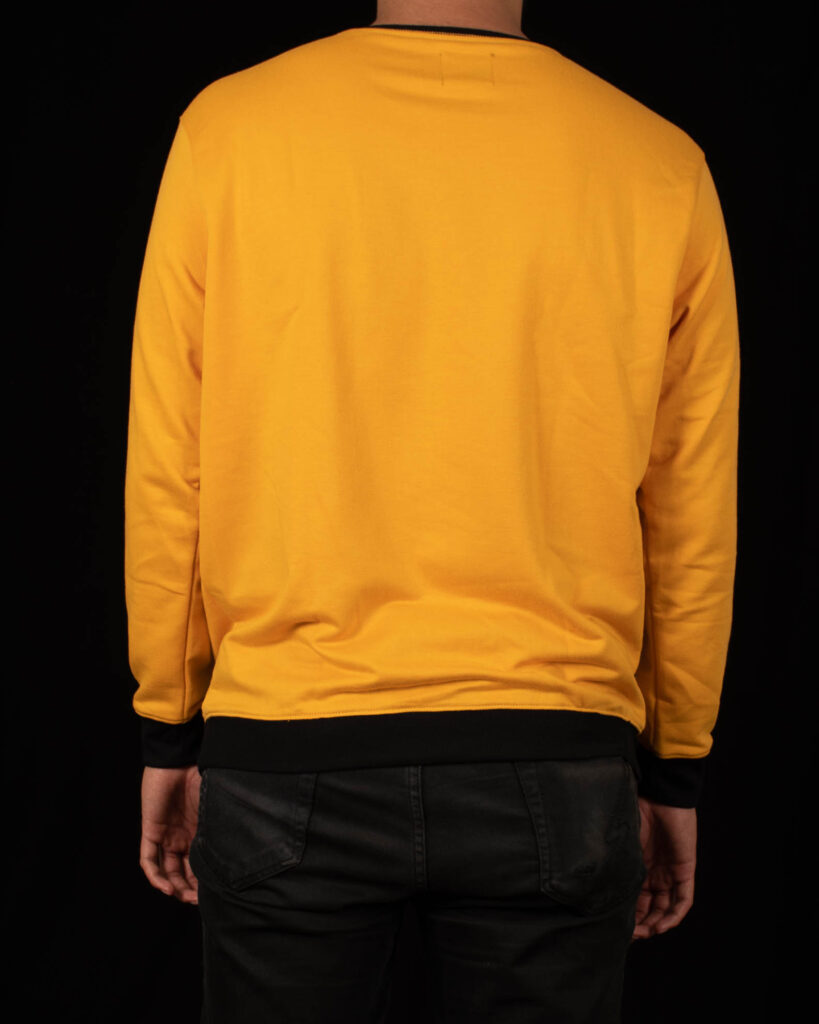 BUSO AMARILLO | DIFFERENT